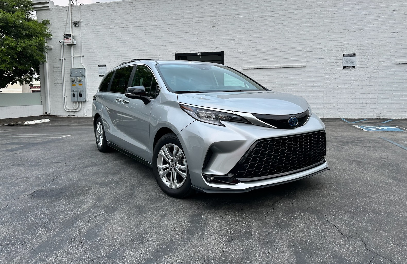 2023 Toyota Sienna Review: Efficiency and Style - The Torque Report