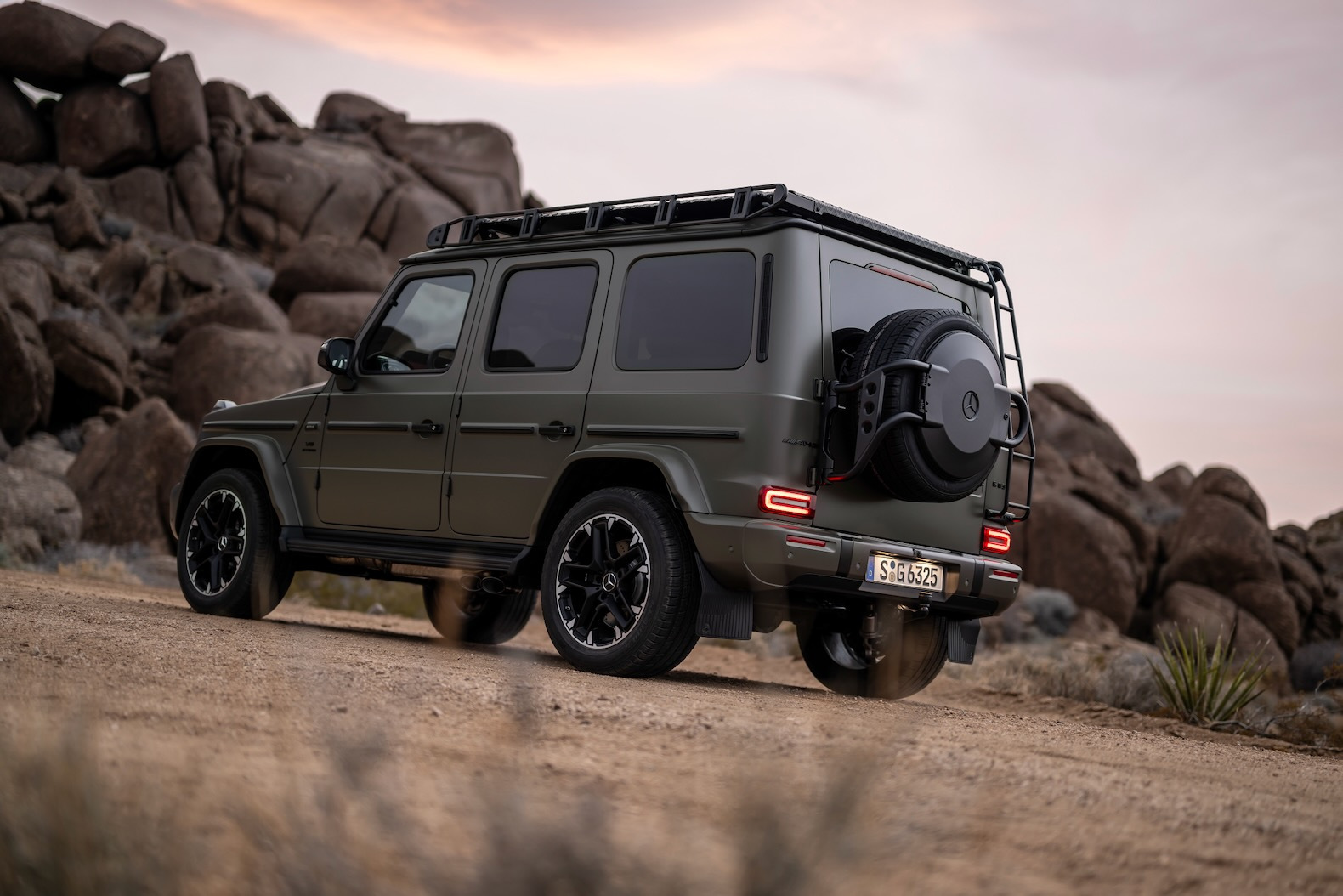 2025 Mercedes-Benz G-Class gets updated tech and a new six-cylinder ...