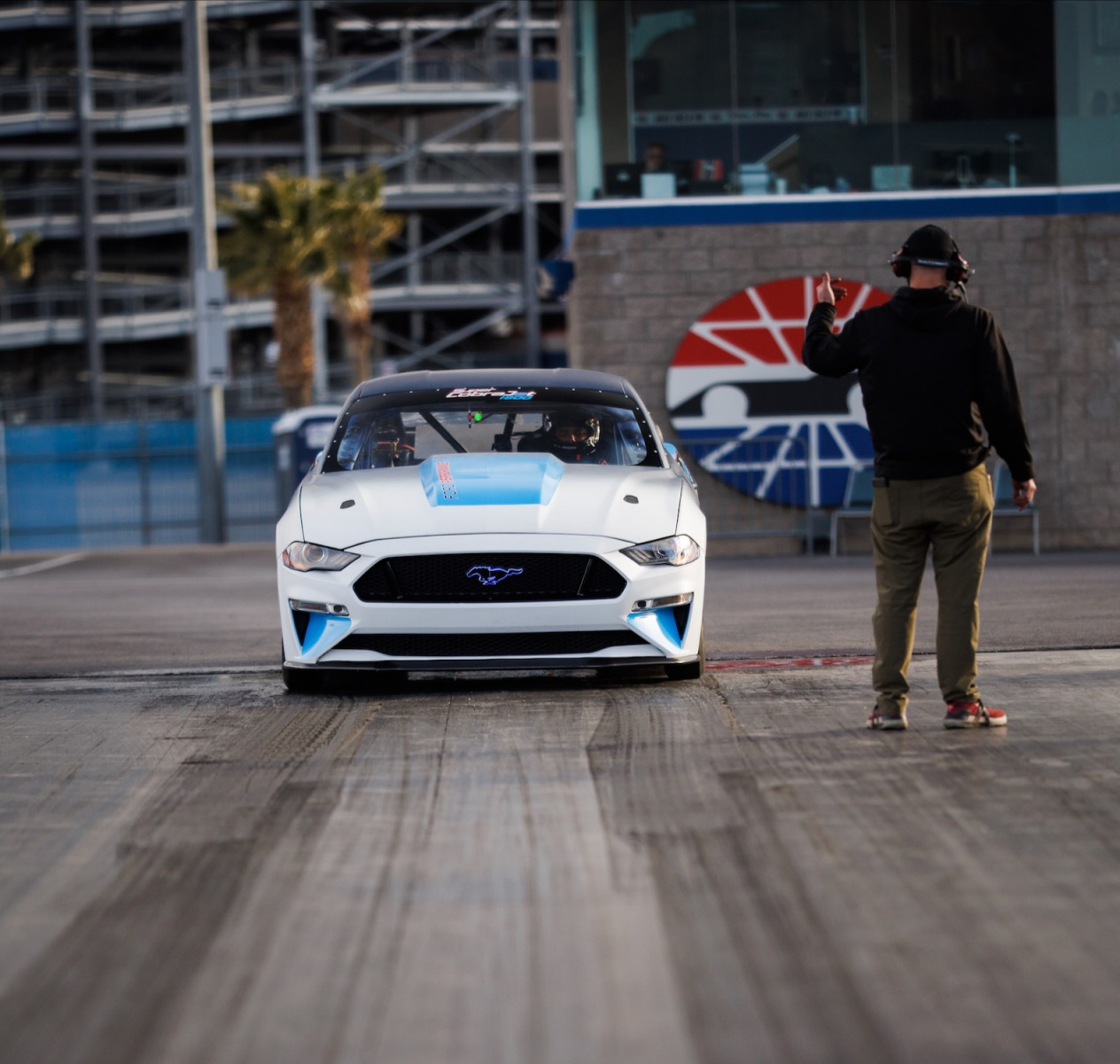 Ford Mustang Super Cobra Jet 1800 electric drag racer unveiled - The ...
