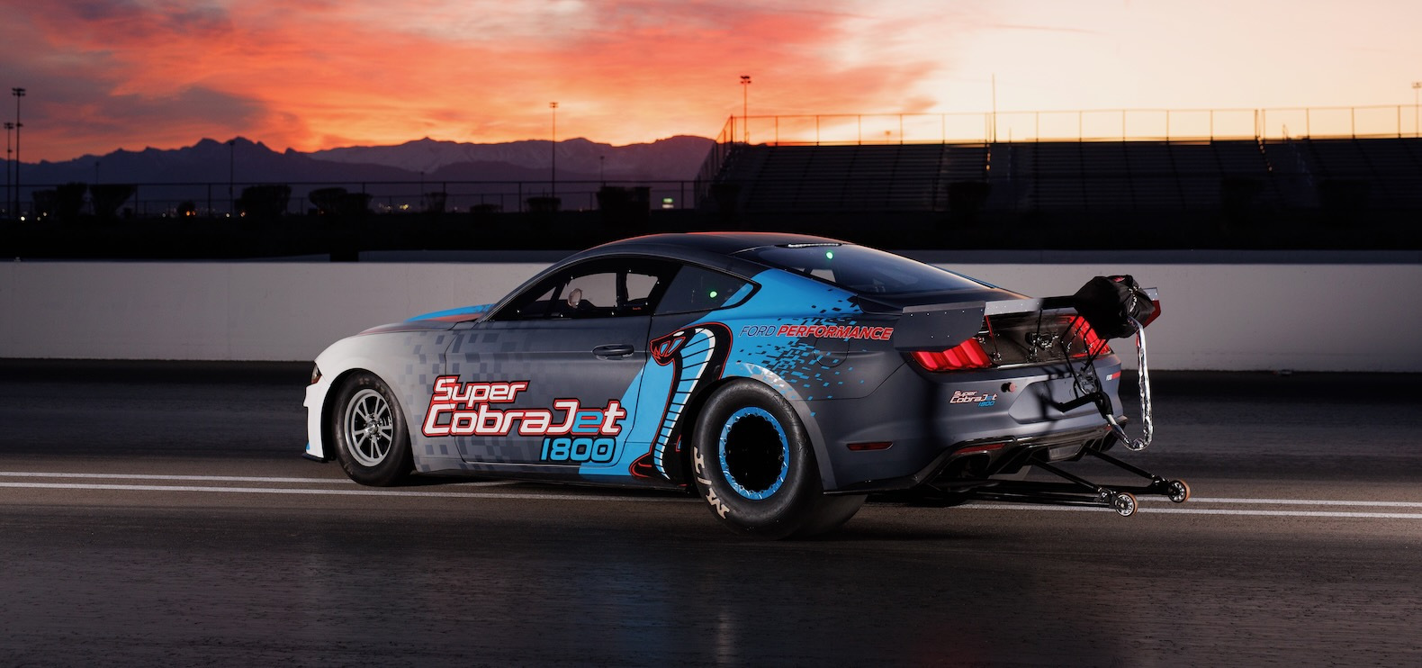 Ford Mustang Super Cobra Jet 1800 electric drag racer unveiled - The ...