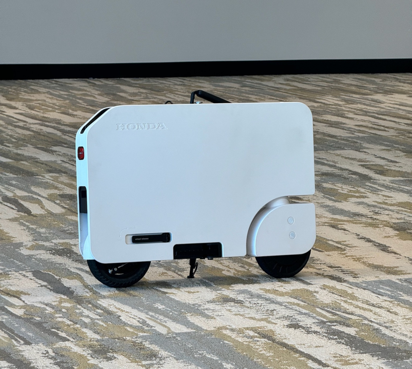 Honda Motocompacto Review: A fun electric scooter that fits in your ...