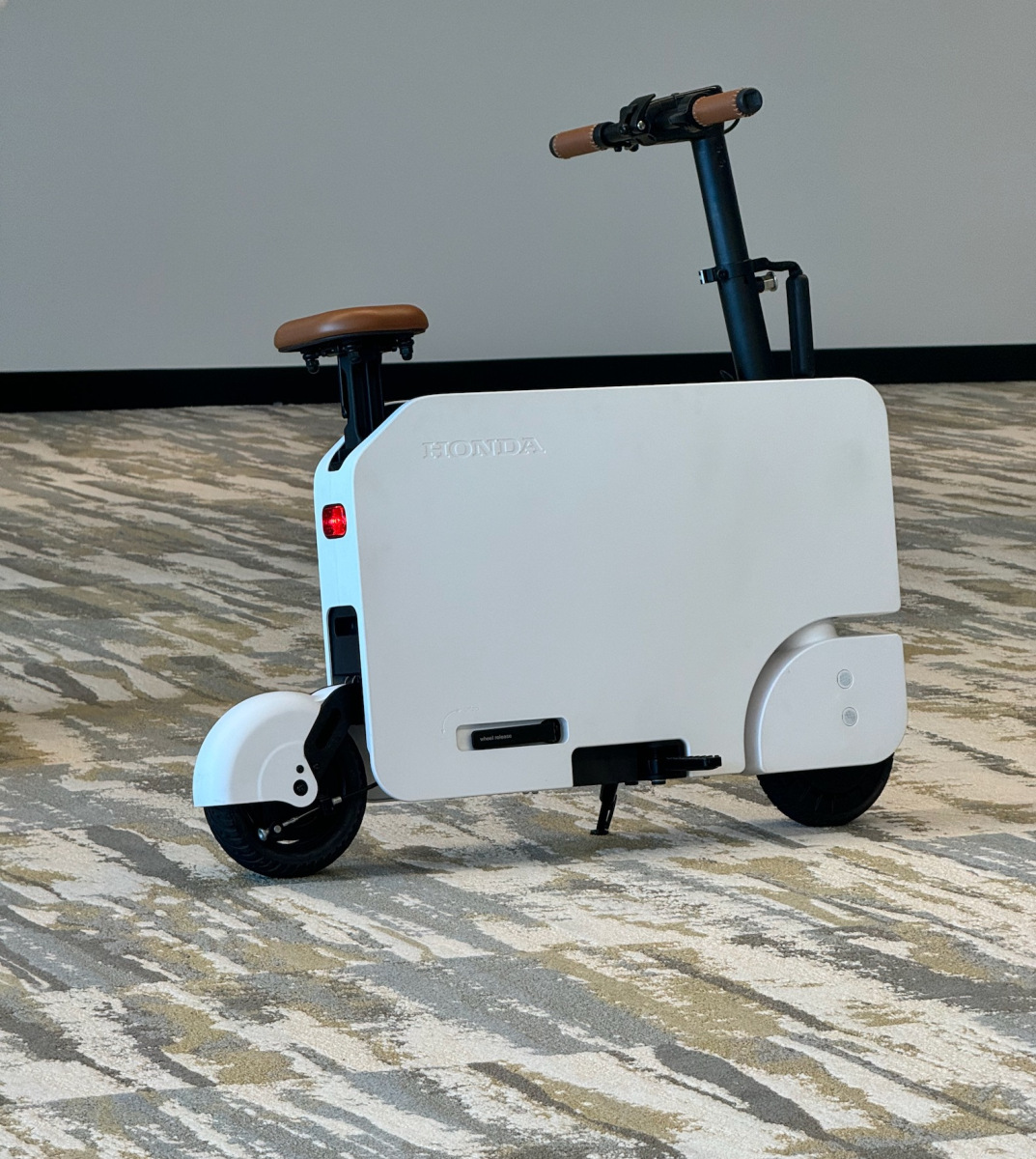 Honda Motocompacto Review: A fun electric scooter that fits in your ...