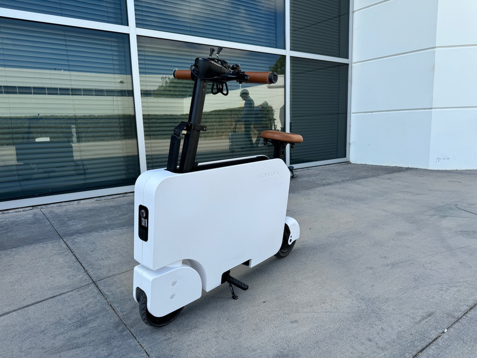 Honda Motocompacto Review: A fun electric scooter that fits in your ...
