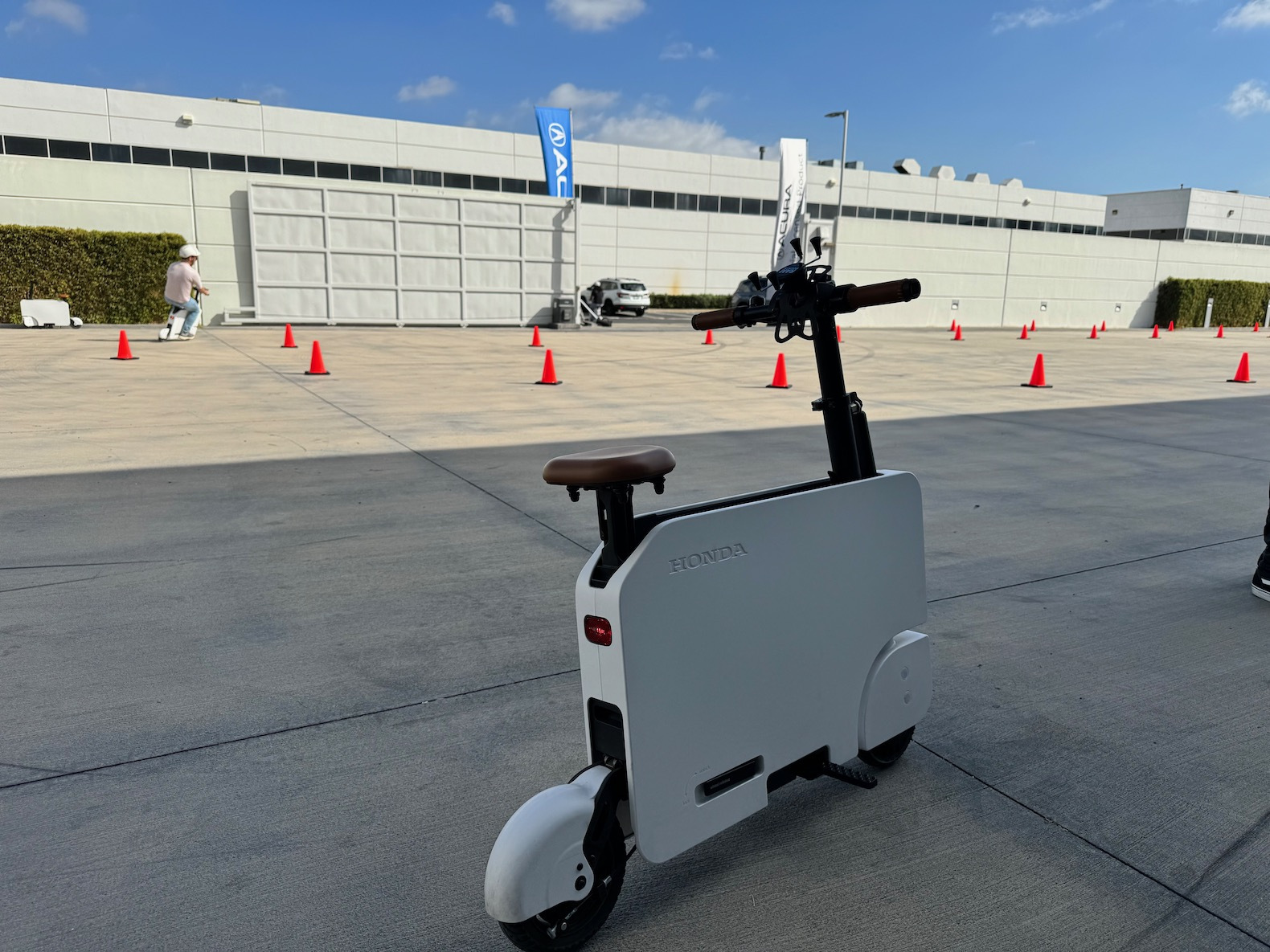 Honda Motocompacto Review: A fun electric scooter that fits in your ...
