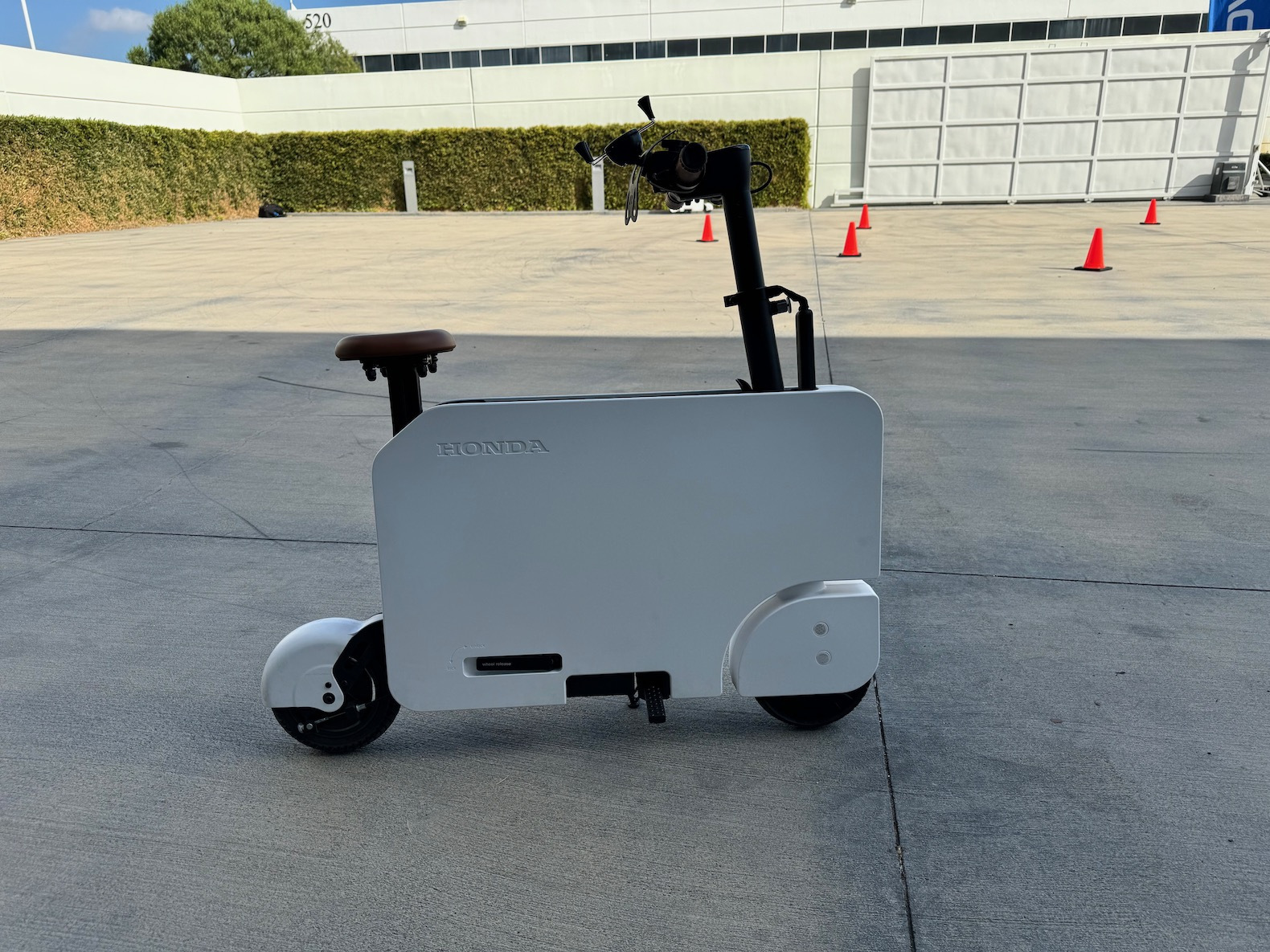 Honda Motocompacto Review: A fun electric scooter that fits in your ...