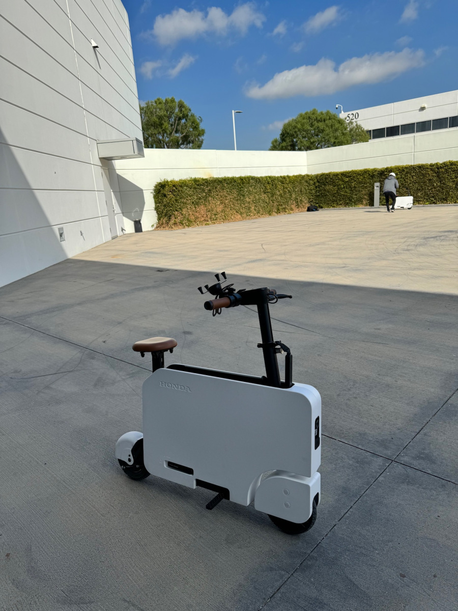 Honda Motocompacto Review: A fun electric scooter that fits in your ...