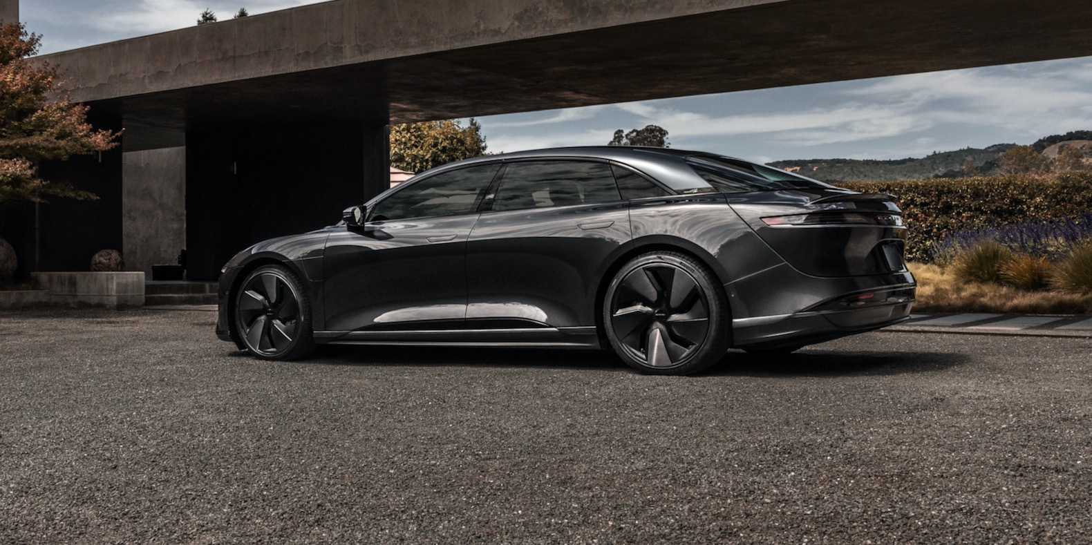 Lucid begins deliveries of Stealth Appearance Air models - The Torque ...
