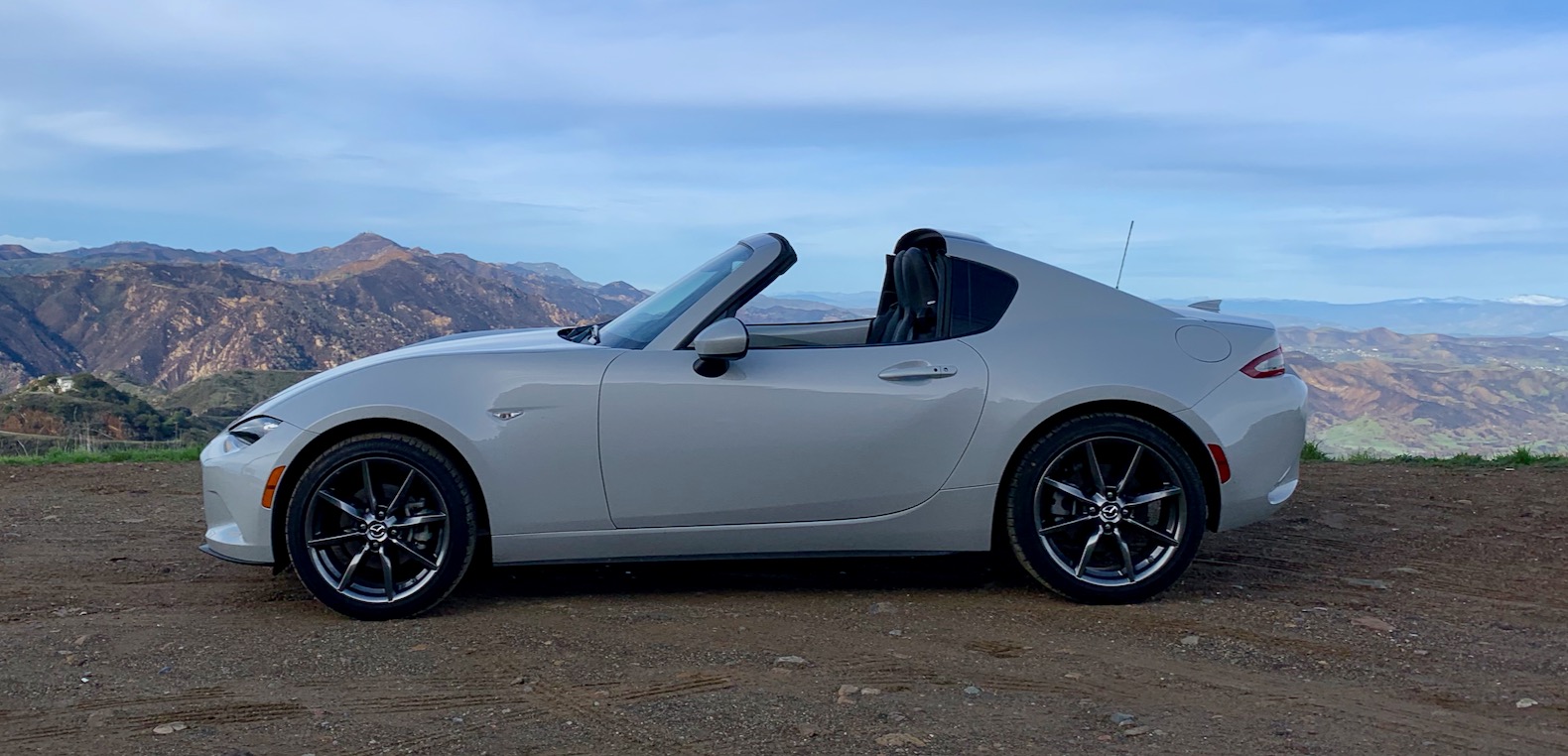 2019 Mazda MX-5 Miata vs 2018 Fiat 124 Spider Abarth: Battle of the ...