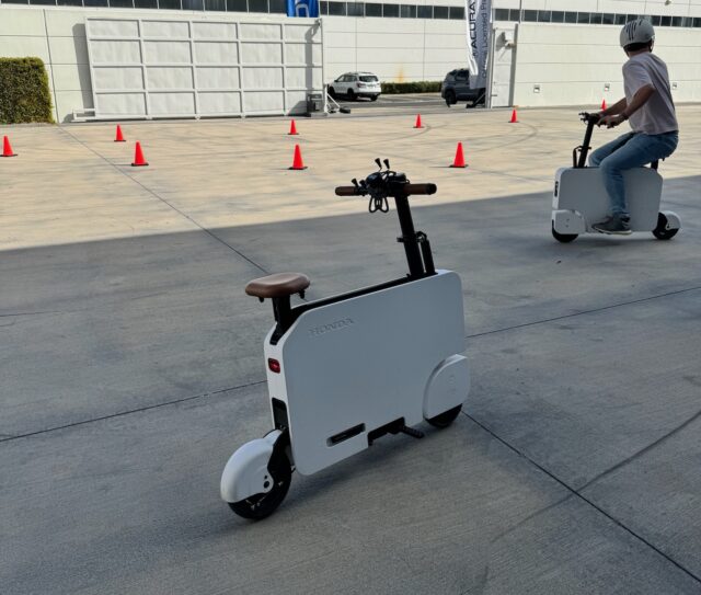 Honda Motocompacto Review: A fun electric scooter that fits in your ...