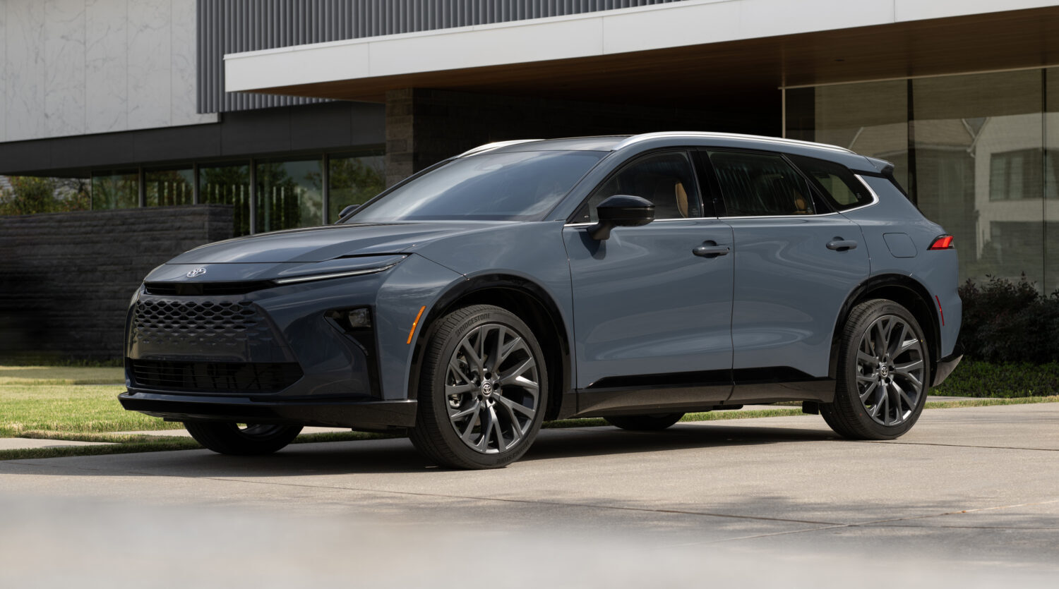 2025 Toyota Crown Signia Review: A Bold New Chapter in Stylish ...